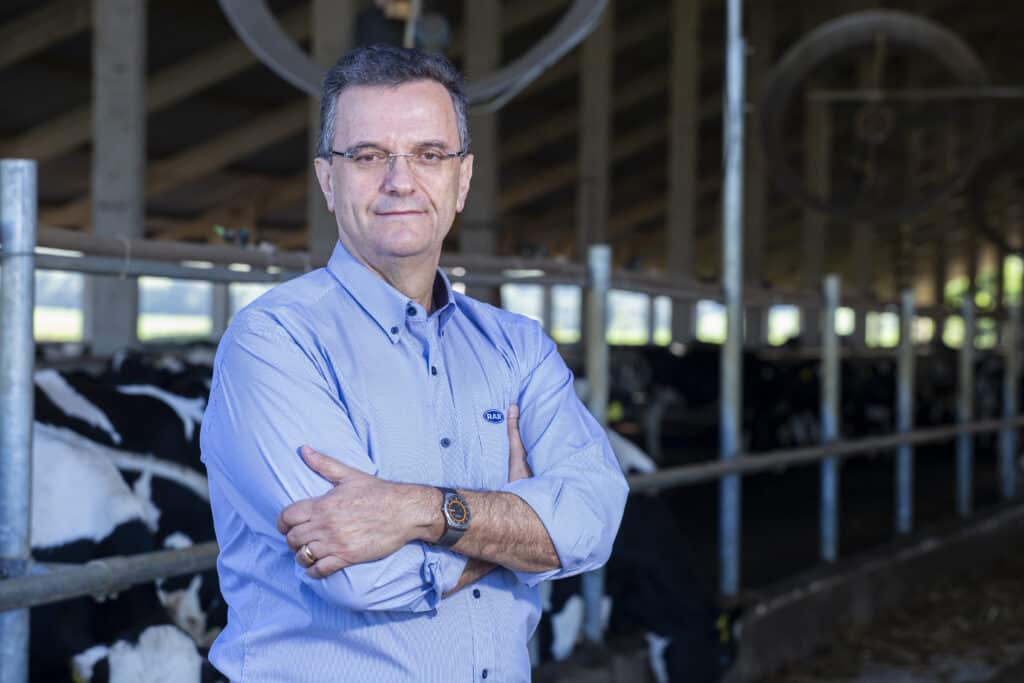 RAR Ascende Ao TOP 10 Maiores Produtoras De Leite Do Brasil - Balde Branco